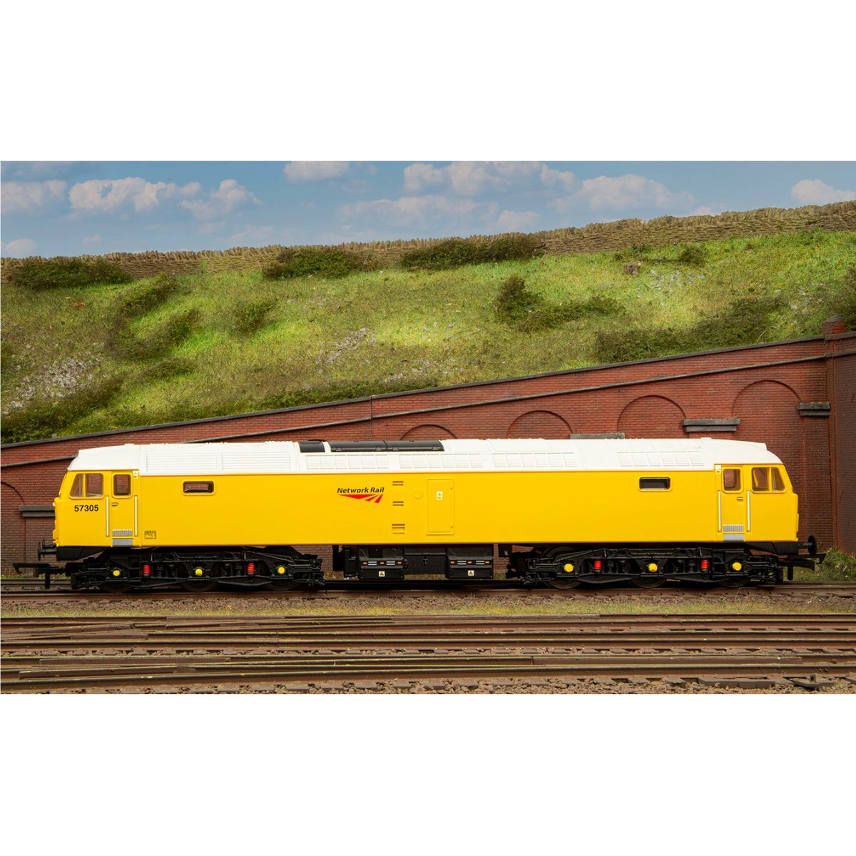 Hornby R30043 RailRoad Network Rail, Class 57, Co-Co, 57305 - OO Gauge ...